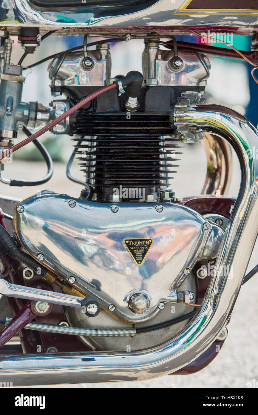 Twin triumph hi-res stock photography and images - Alamy