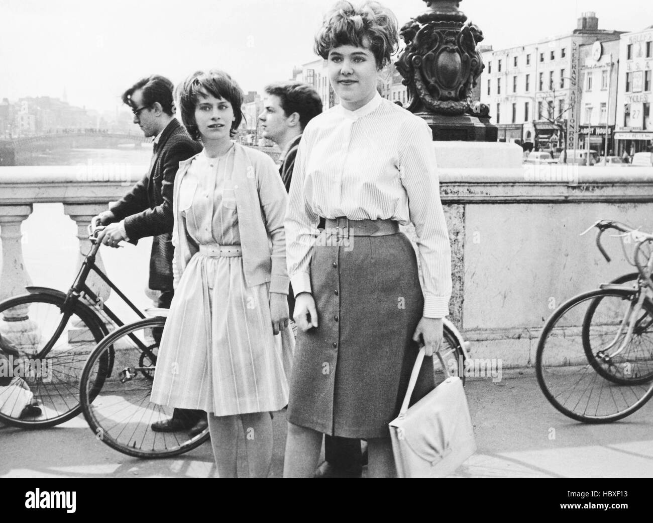 GIRL WITH GREEN EYES, from left: Rita Tushingham, Lynn Redgrave, 1964 ...