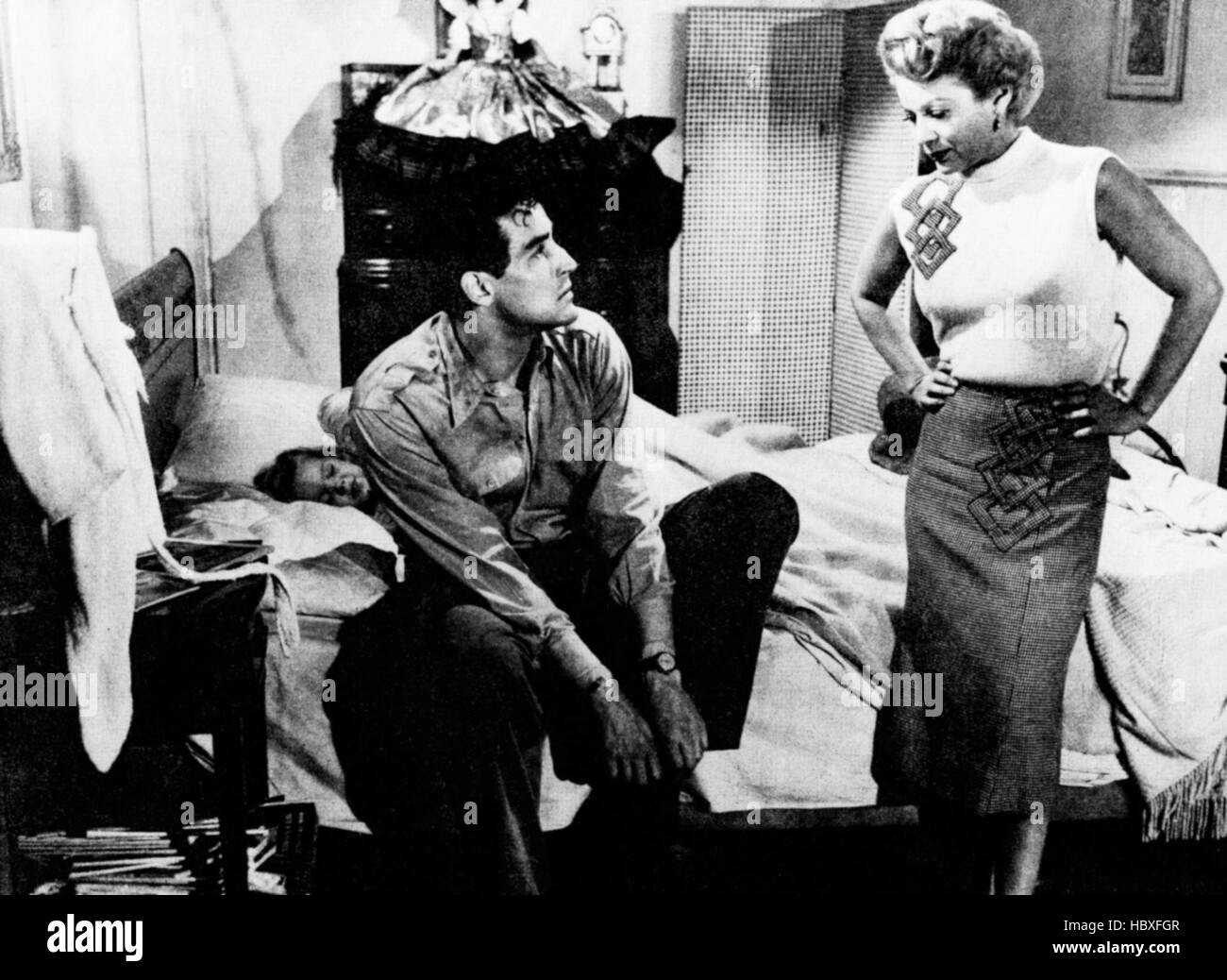 THE GLASS WALL, front from left: Vittorio Gassman, Robin Raymond, 1953 ...