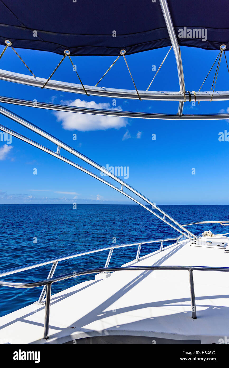 yacht side view Stock Photo - Alamy