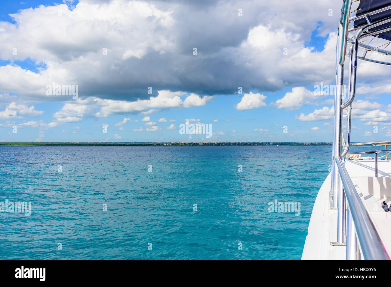 yacht side view Stock Photo - Alamy