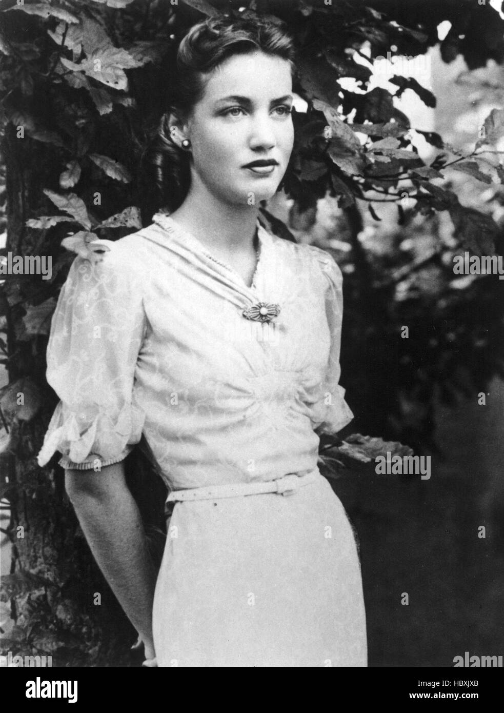 GREY GARDENS, 1940 portrait of Edie Beale, 1975 Stock Photo - Alamy