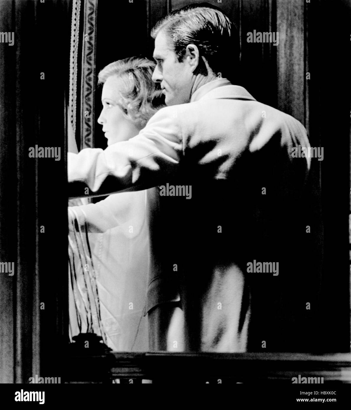 THE GREAT GATSBY, from left, Mia Farrow, Robert Redford, 1974 Stock ...