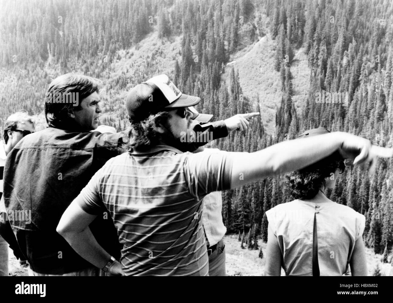 HARRY AND THE HENDERSONS, from left: director William Dear, producer ...