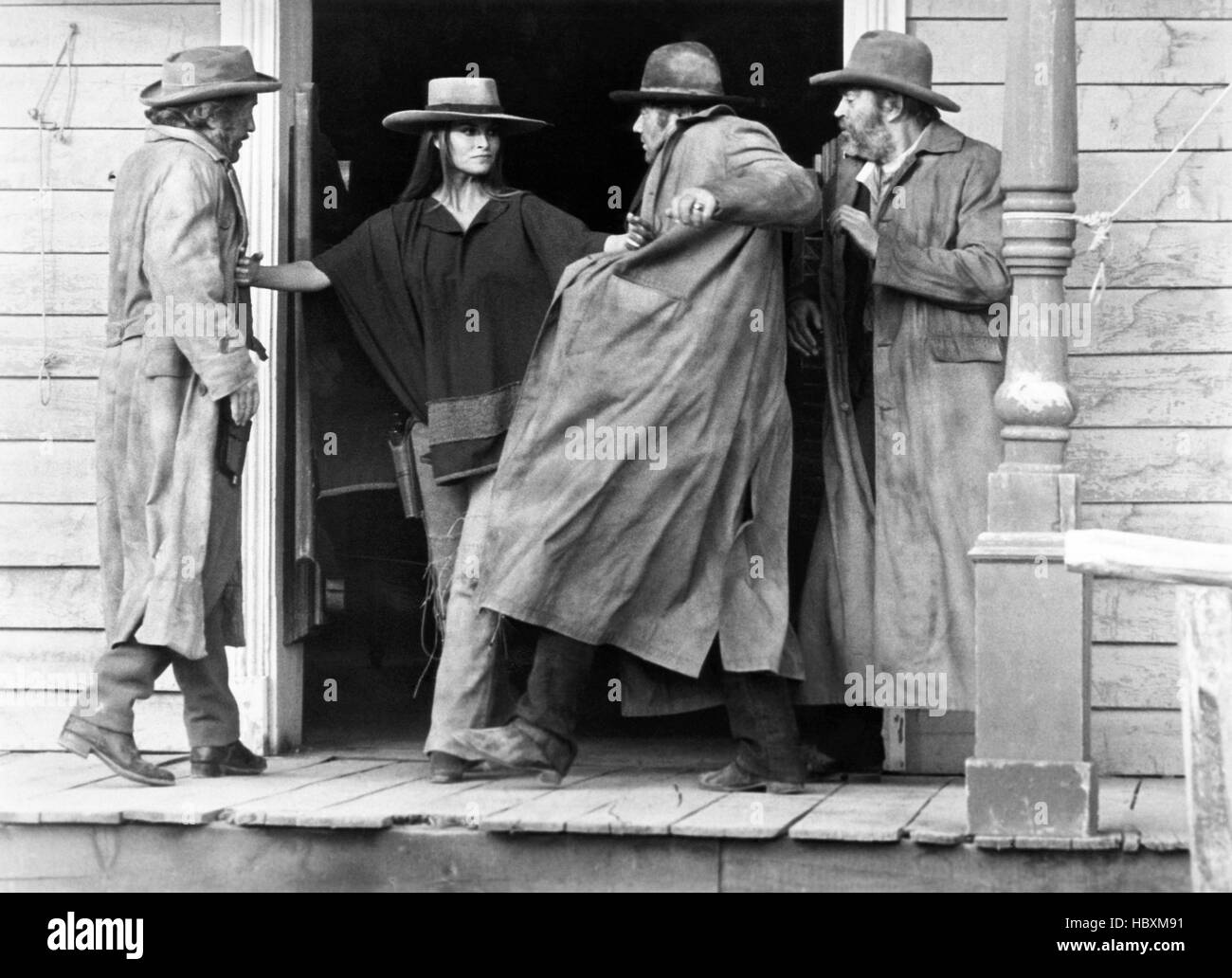 HANNIE CAULDER, Strother Martin, Raquel Welch, Ernest Borgnine, Jack ...