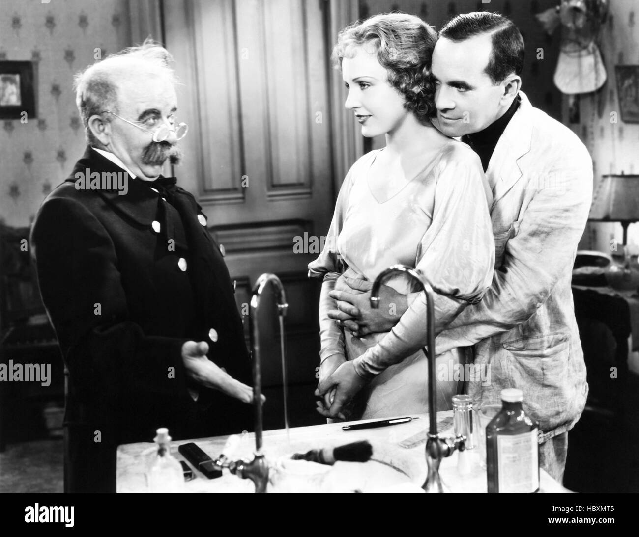 HALLELUJAH I'M A BUM, from left: Chester Conklin, Madge Evans, Al ...