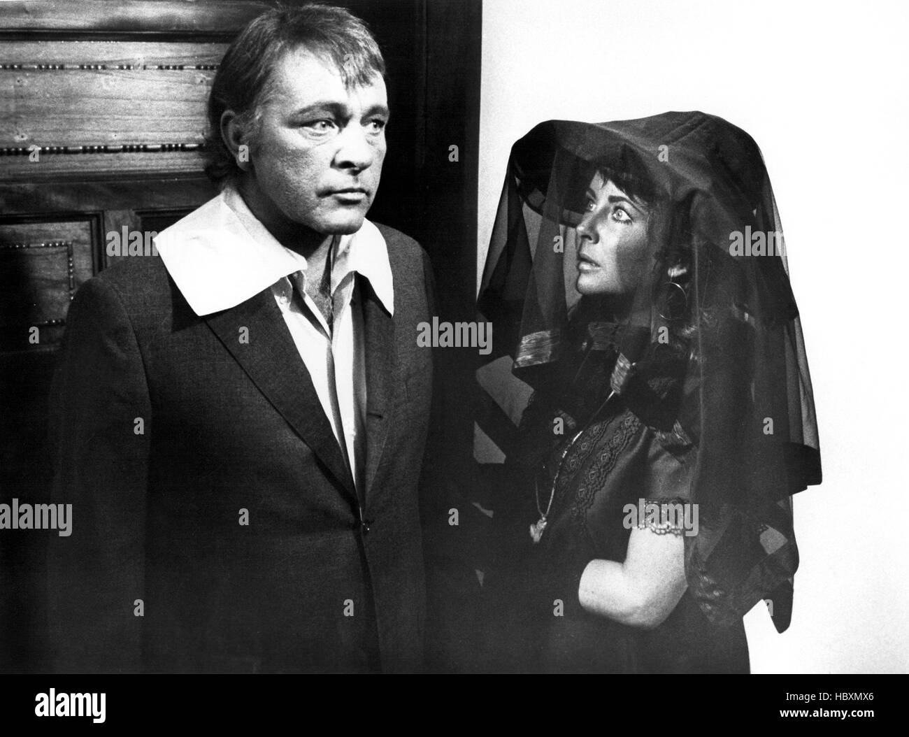 HAMMERSMITH IS OUT, Richard Burton, Elizabeth Taylor, 1972 Stock Photo ...