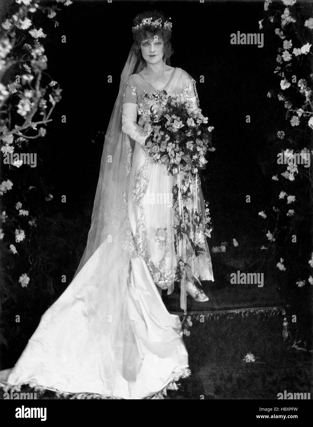 HER STRANGE WEDDING, Fannie Ward, 1917 Stock Photo - Alamy