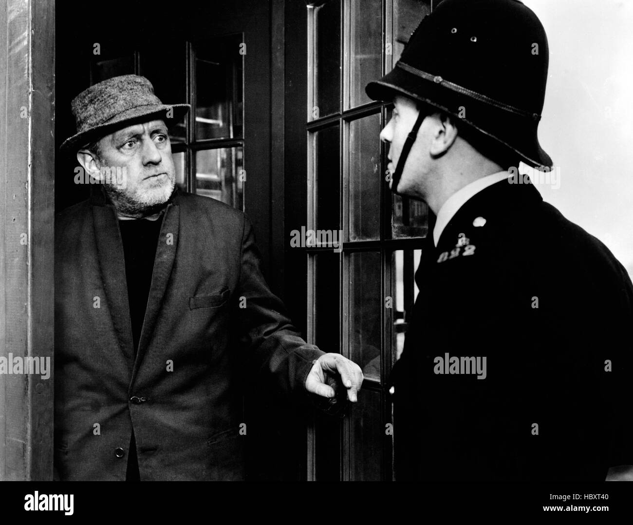 THE HORSE'S MOUTH, Alec Guinness, Bryan Hulme, 1958 Stock Photo - Alamy