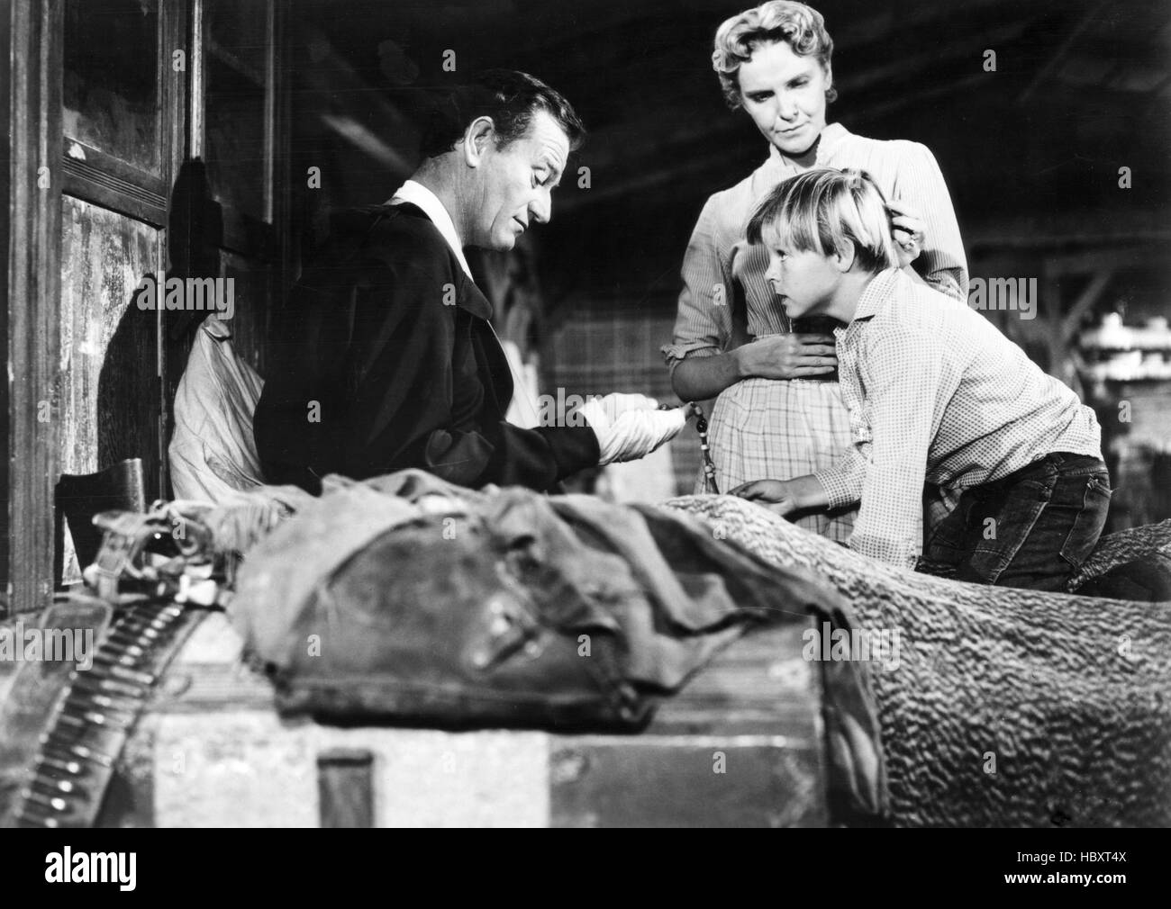 HONDO, John Wayne, Geraldine Page, Lee Aaker, 1953 Stock Photo - Alamy