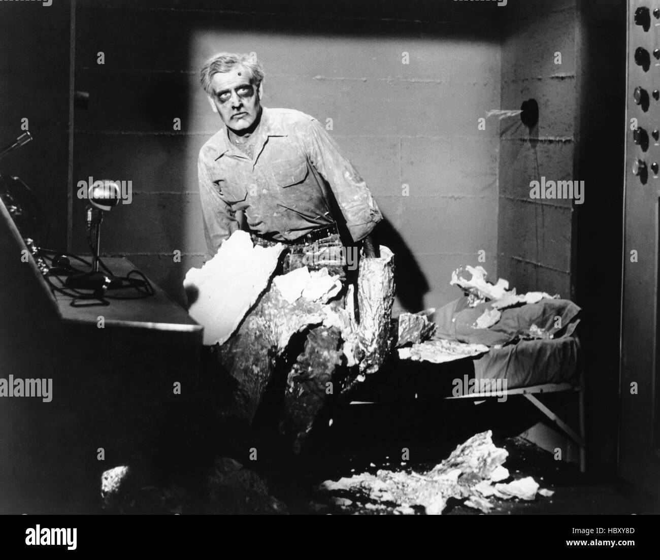 INVISIBLE INVADERS, Hal Torey, 1959 Stock Photo - Alamy INVISIBLE INVADERS, Hal Torey, 1959 Stock Photo - Alamy
