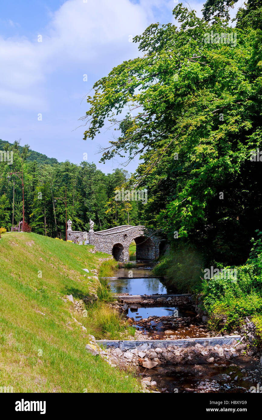 Bridge over a fast flowing river Stock Photo - Alamy
