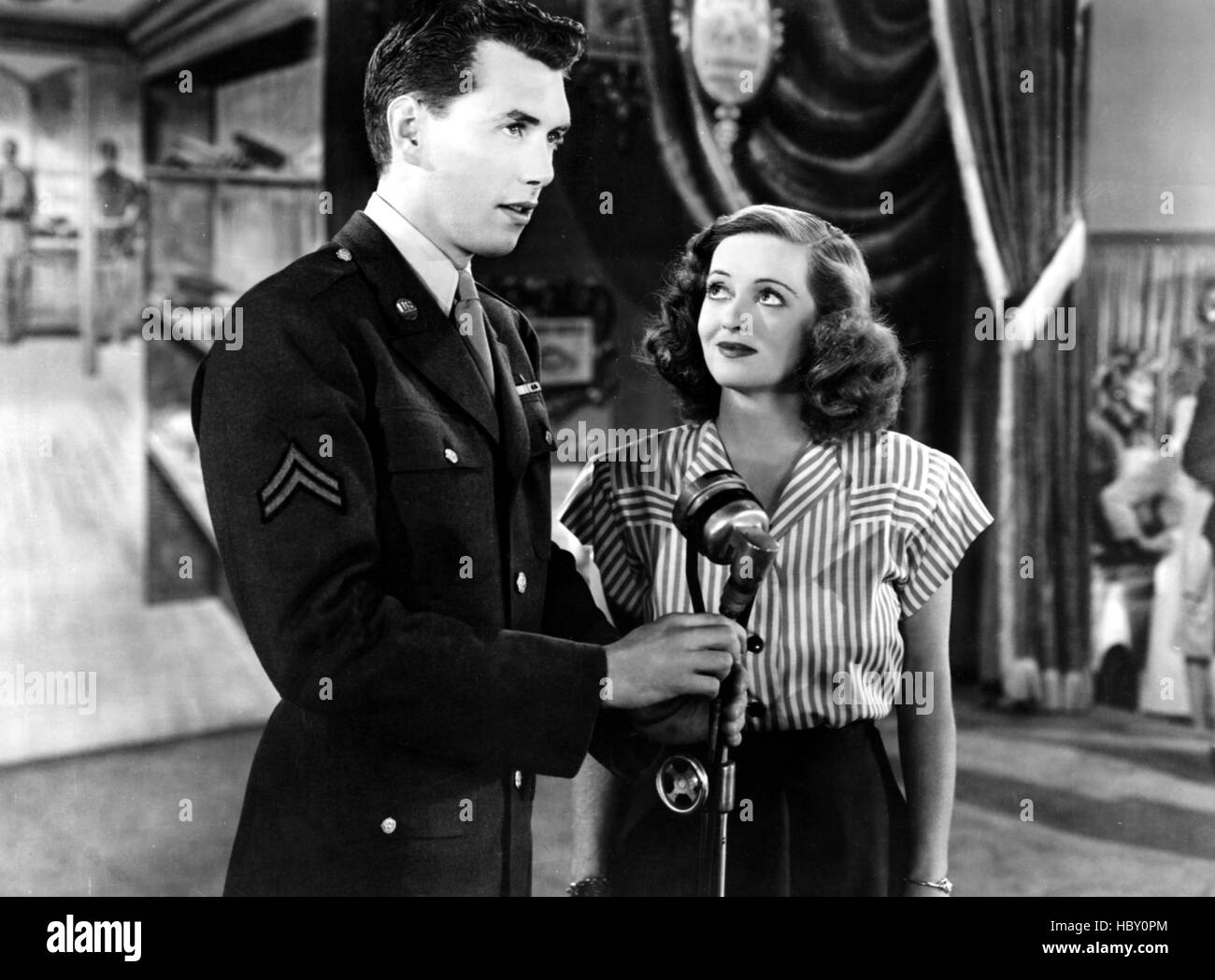 HOLLYWOOD CANTEEN, Robert Hutton, Bette Davis, 1944 Stock Photo - Alamy