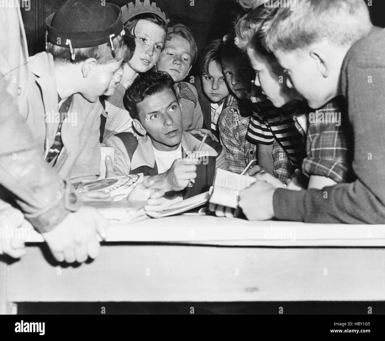 THE HOUSE I LIVE IN, Frank Sinatra, signing autographs on-set (boys ...