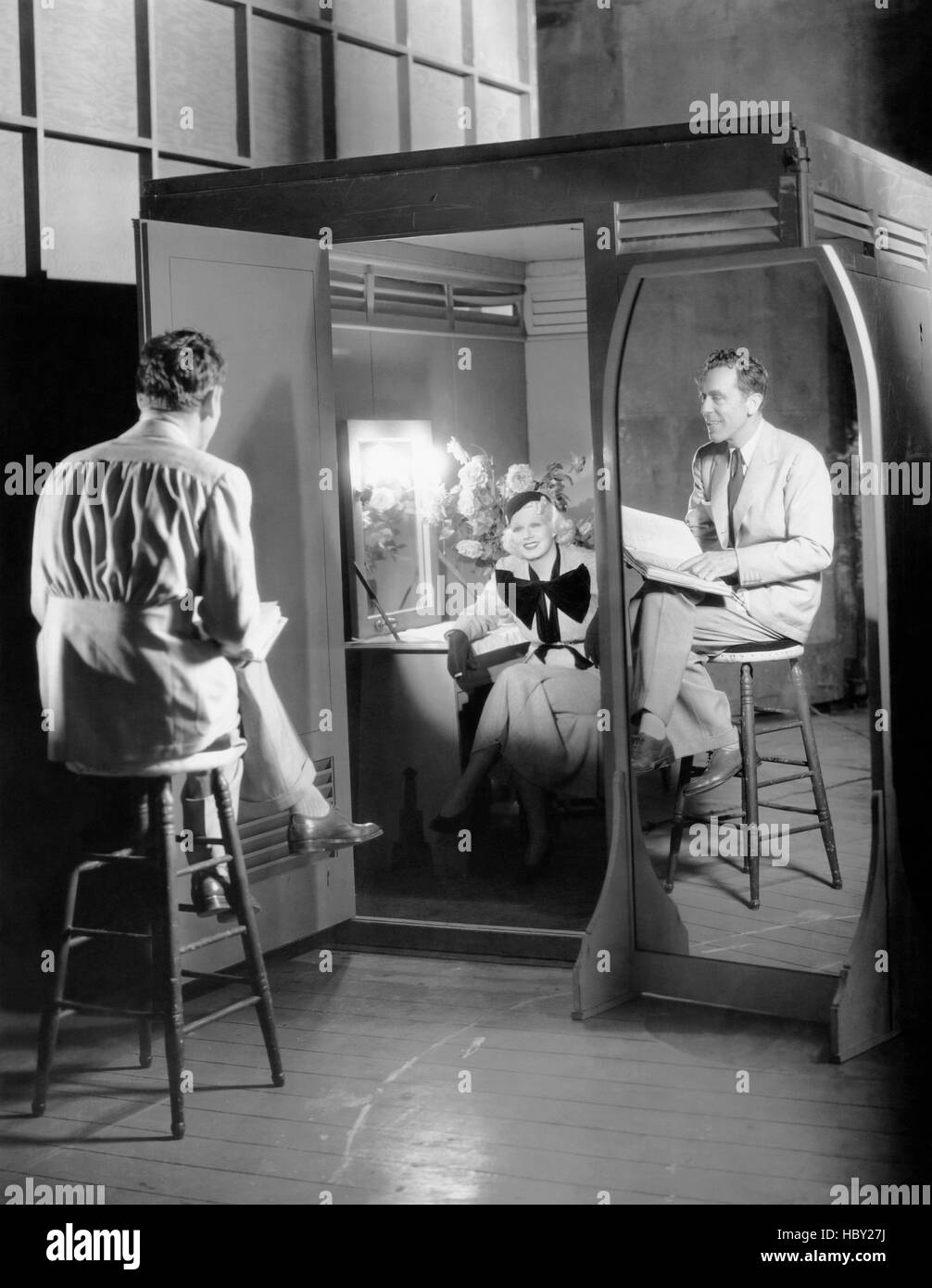 HOLD YOUR MAN, Jean Harlow, director Sam Wood on set, 1933 Stock Photo ...