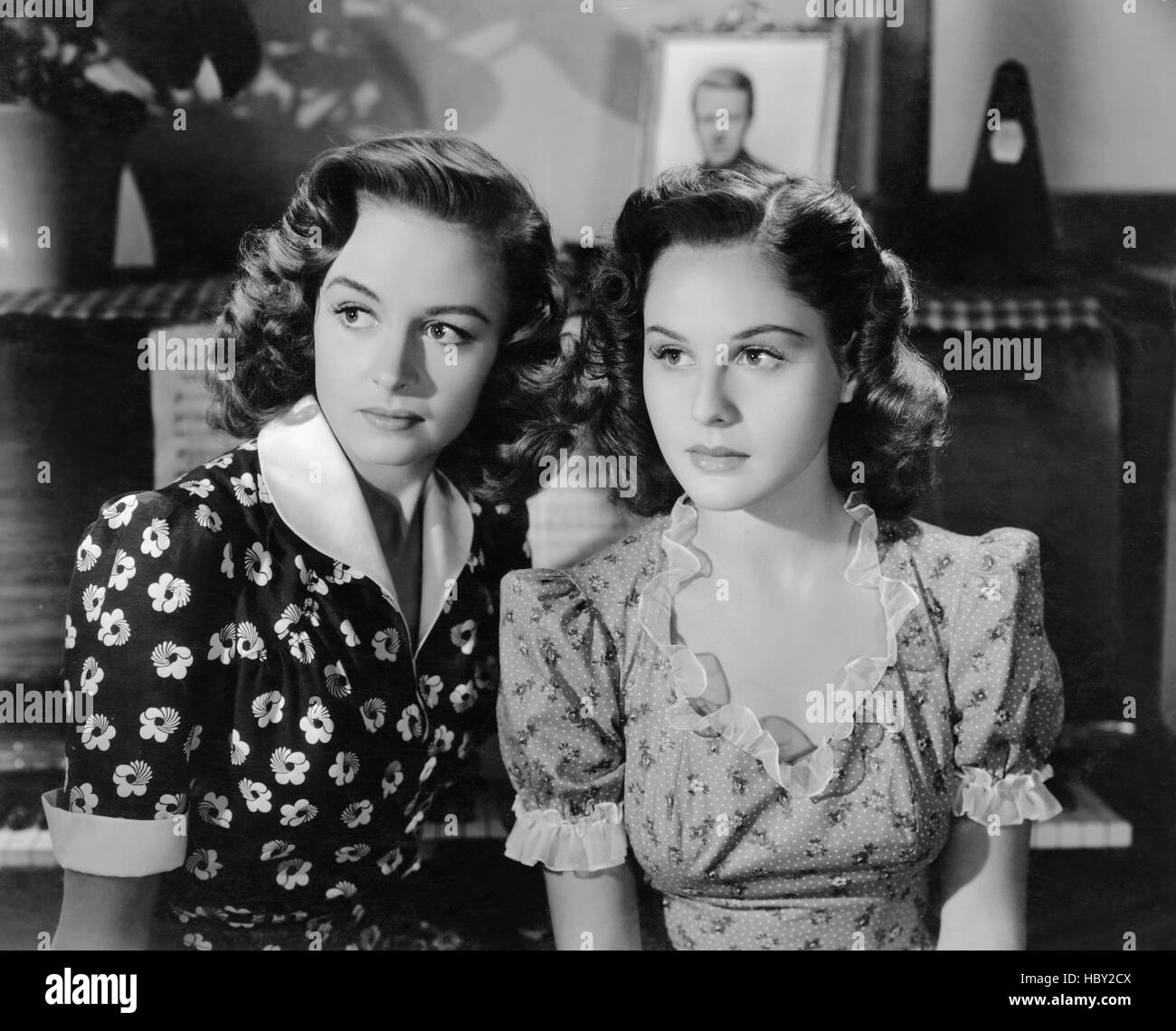 THE HUMAN COMEDY, from left: Donna Reed, Dorothy Morris, 1943 Stock ...