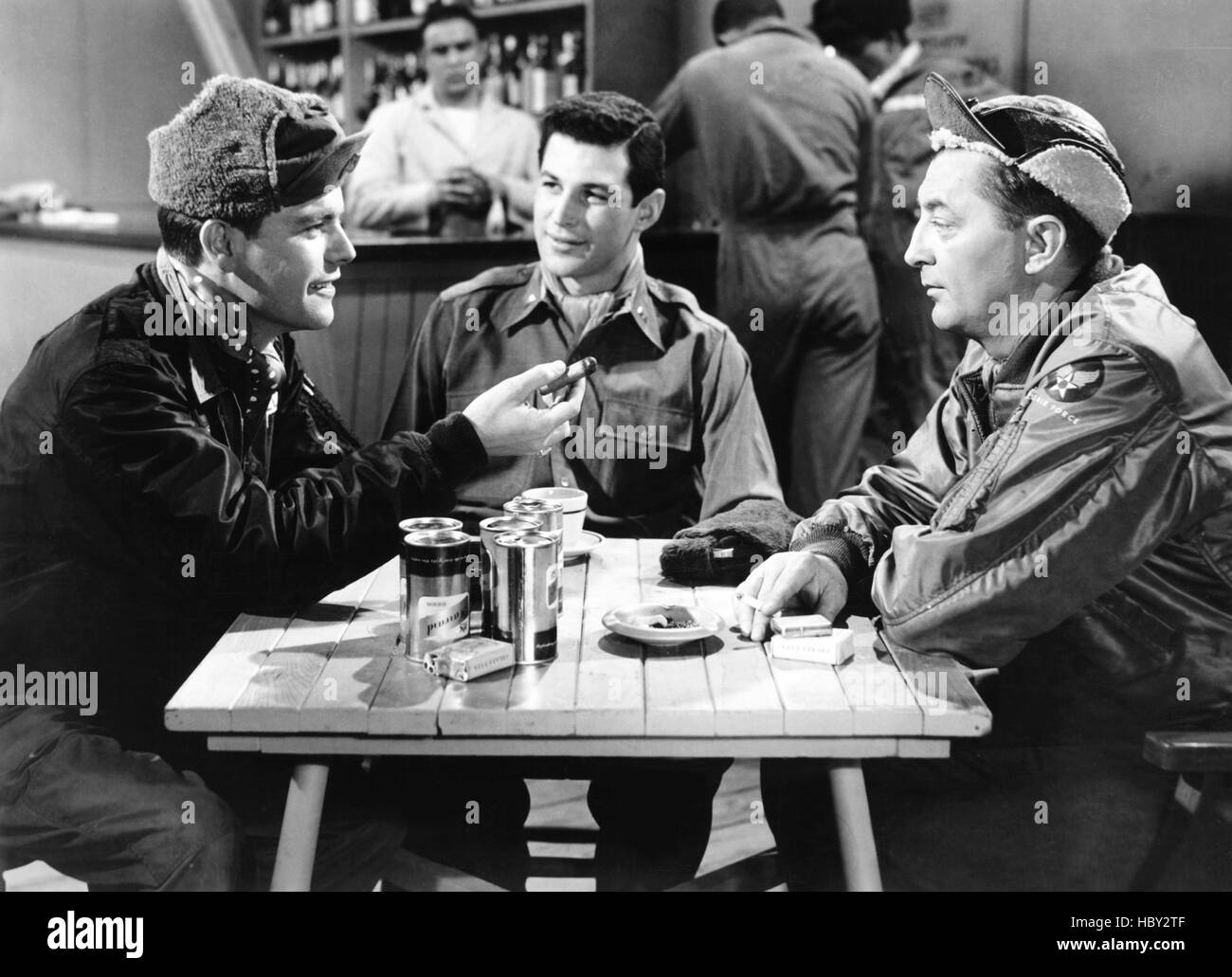 THE HUNTERS, from left, Robert Wagner, John Gabriel, Robert Mitchum ...