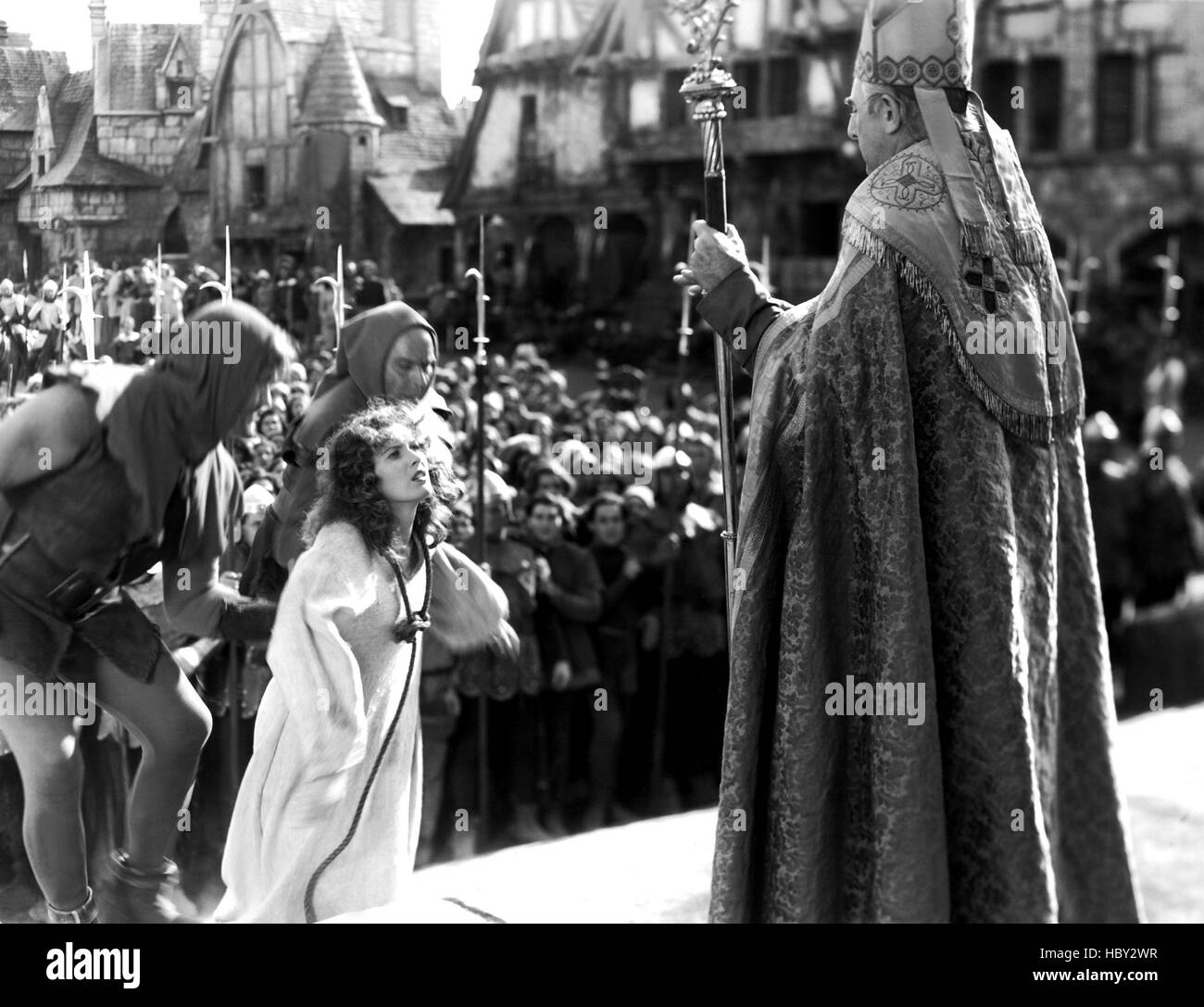 THE HUNCHBACK OF NOTRE DAME, Maureen O'Hara, Walter Hampden, 1939 Stock ...