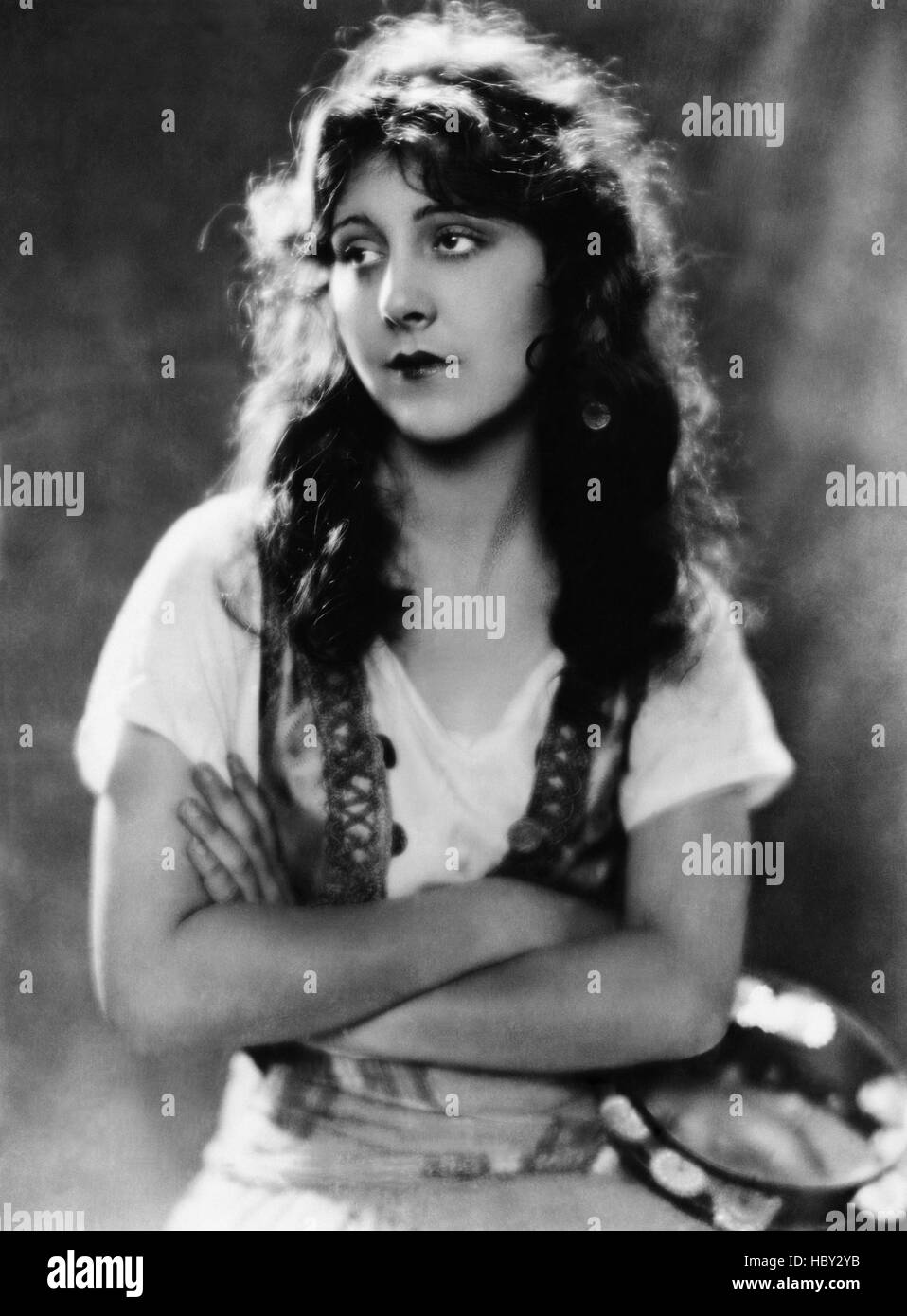 THE HUNCHBACK OF NOTRE DAME, Patsy Ruth Miller, 1923 Stock Photo - Alamy