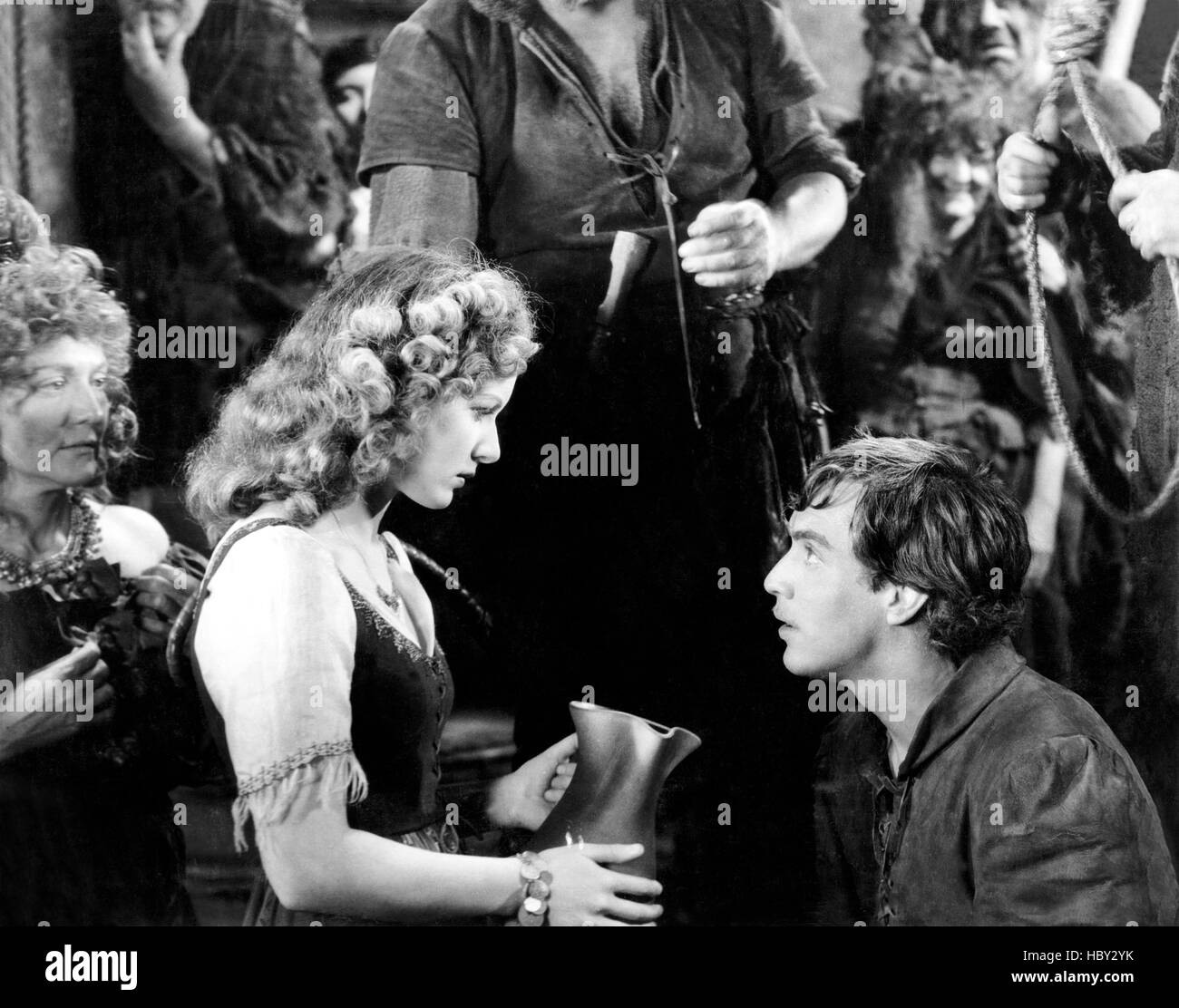 THE HUNCHBACK OF NOTRE DAME, left: Maureen O'Hara, 1939 Stock Photo - Alamy