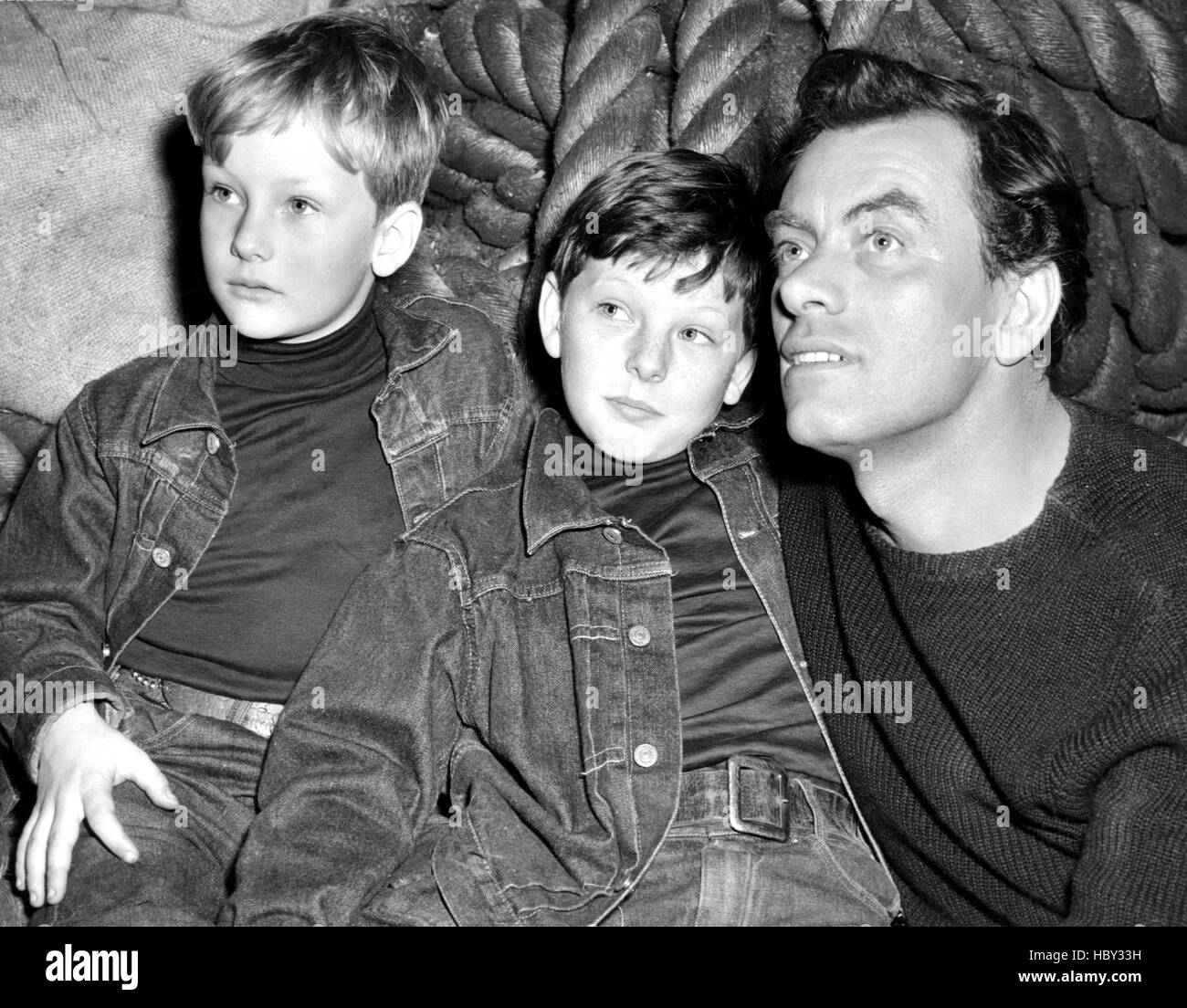 HURRICANE SMITH, from left: John Ireland, Jr., Peter Ireland, behind ...