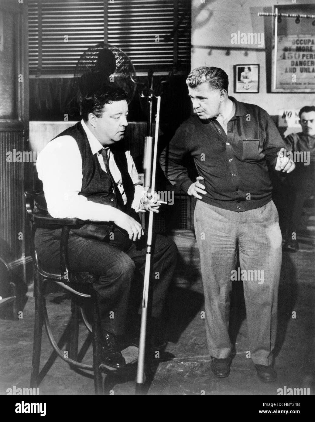 THE HUSTLER, from left: Jackie Gleason, director Robert Rossen on set ...