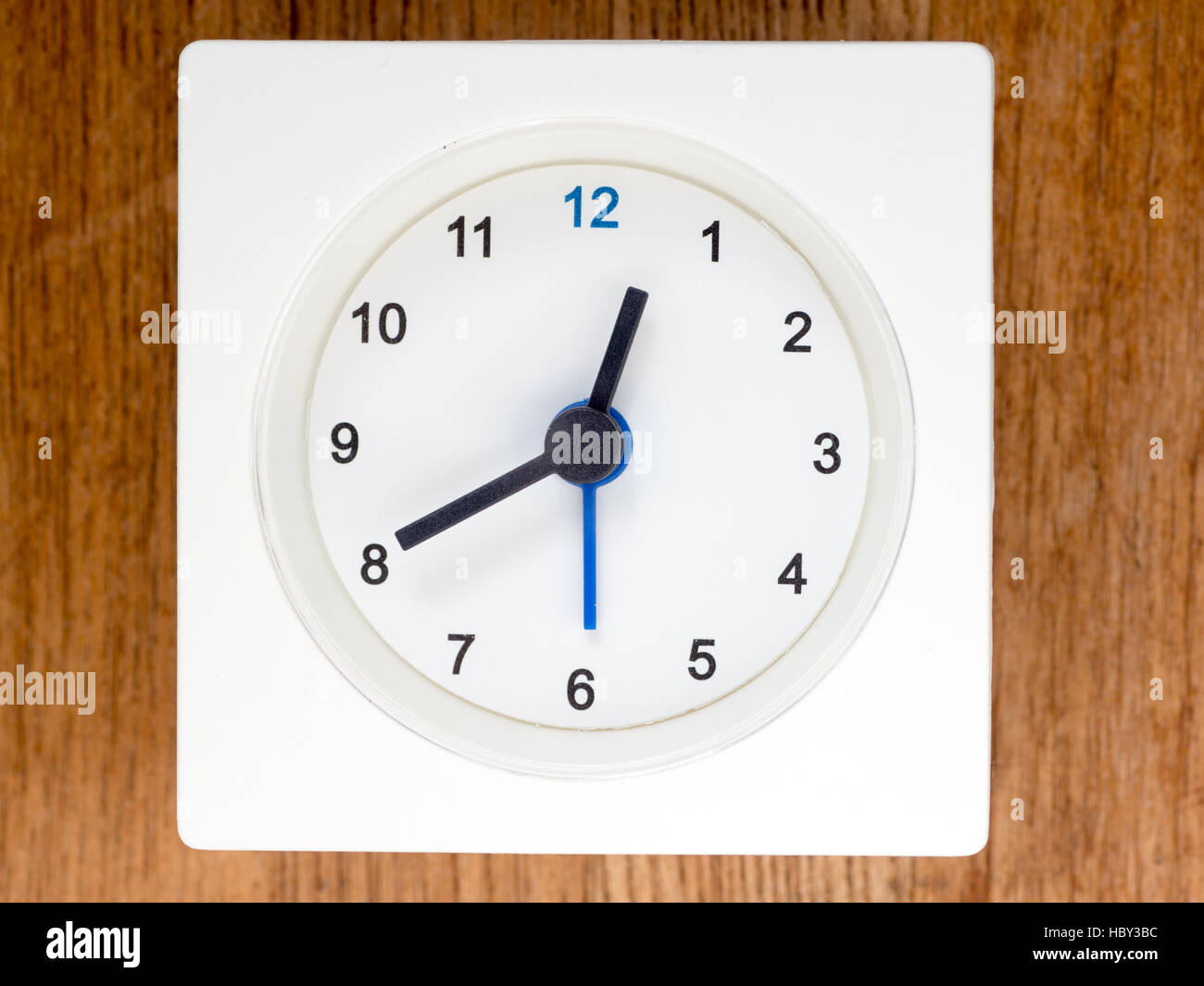 12 40 on clock hi-res stock photography and images - Alamy