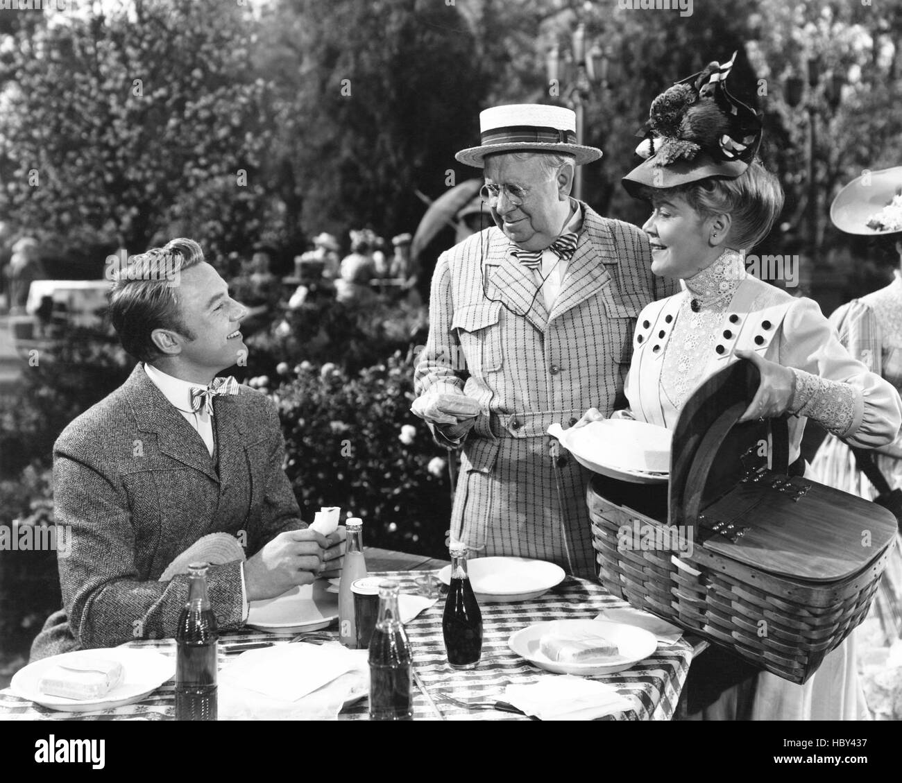 IN THE GOOD OLD SUMMERTIME, from left: Van Johnson, S.Z. Sakall, Spring ...