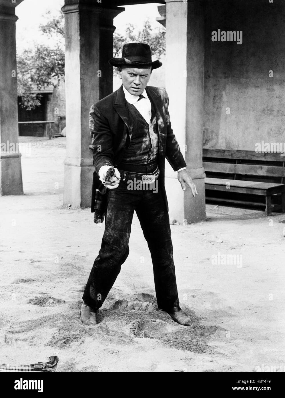 INVITATION TO A GUNFIGHTER, Yul Brynner, 1964 Stock Photo - Alamy