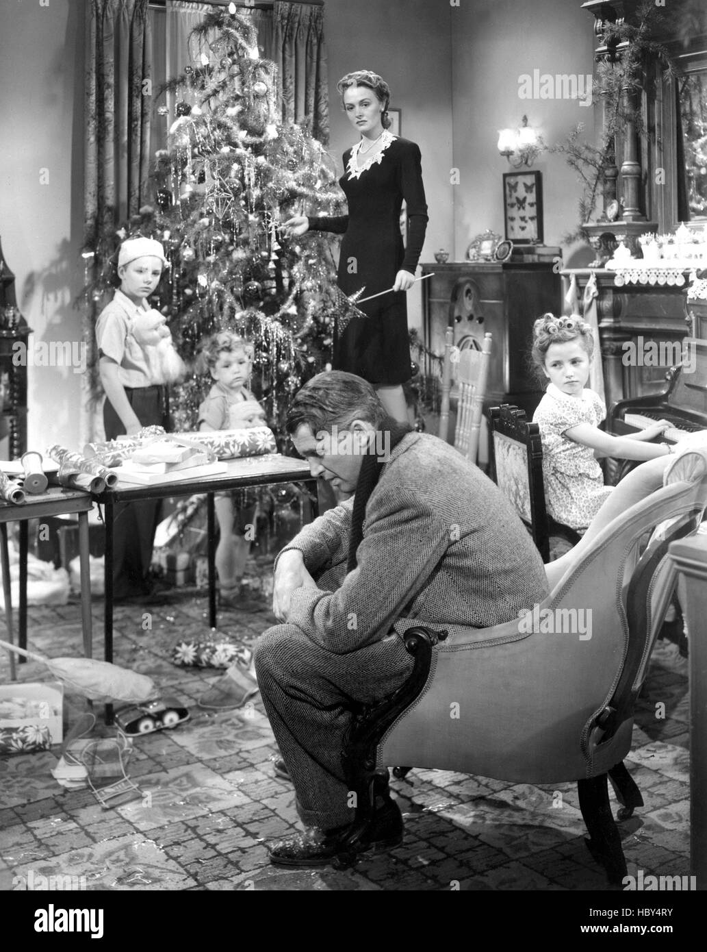 IT'S A WONDERFUL LIFE, Larry Simms, Jimmy Hawkins, James Stewart, Donna ...