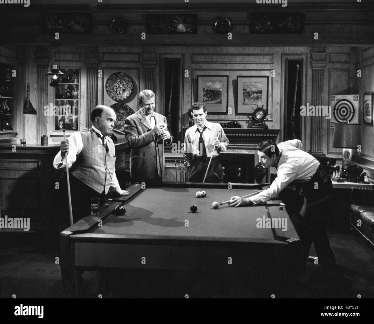 IT HAPPENED ON 5th AVENUE, Victor Moore, Alan Hale Jr, Edward Ryan, Don ...