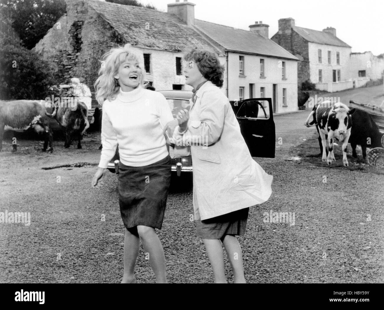 I THANK A FOOL, from left, Diane Cilento, Susan Hayward, 1962 Stock ...