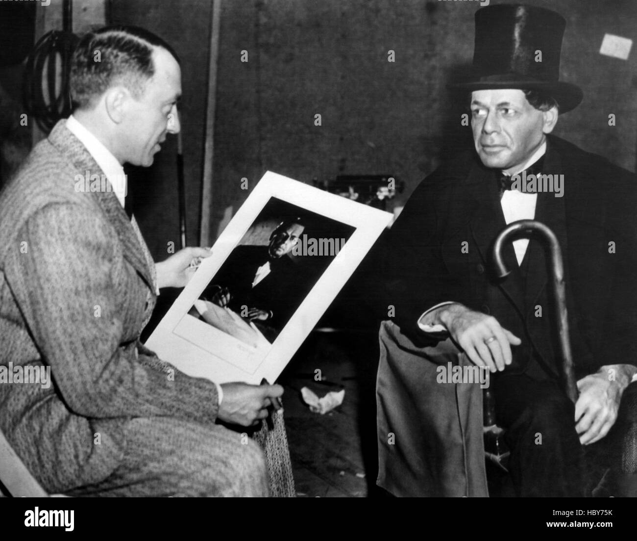 JUAREZ, Henry Blanke, Paul Muni, on-set, 1939 Stock Photo - Alamy