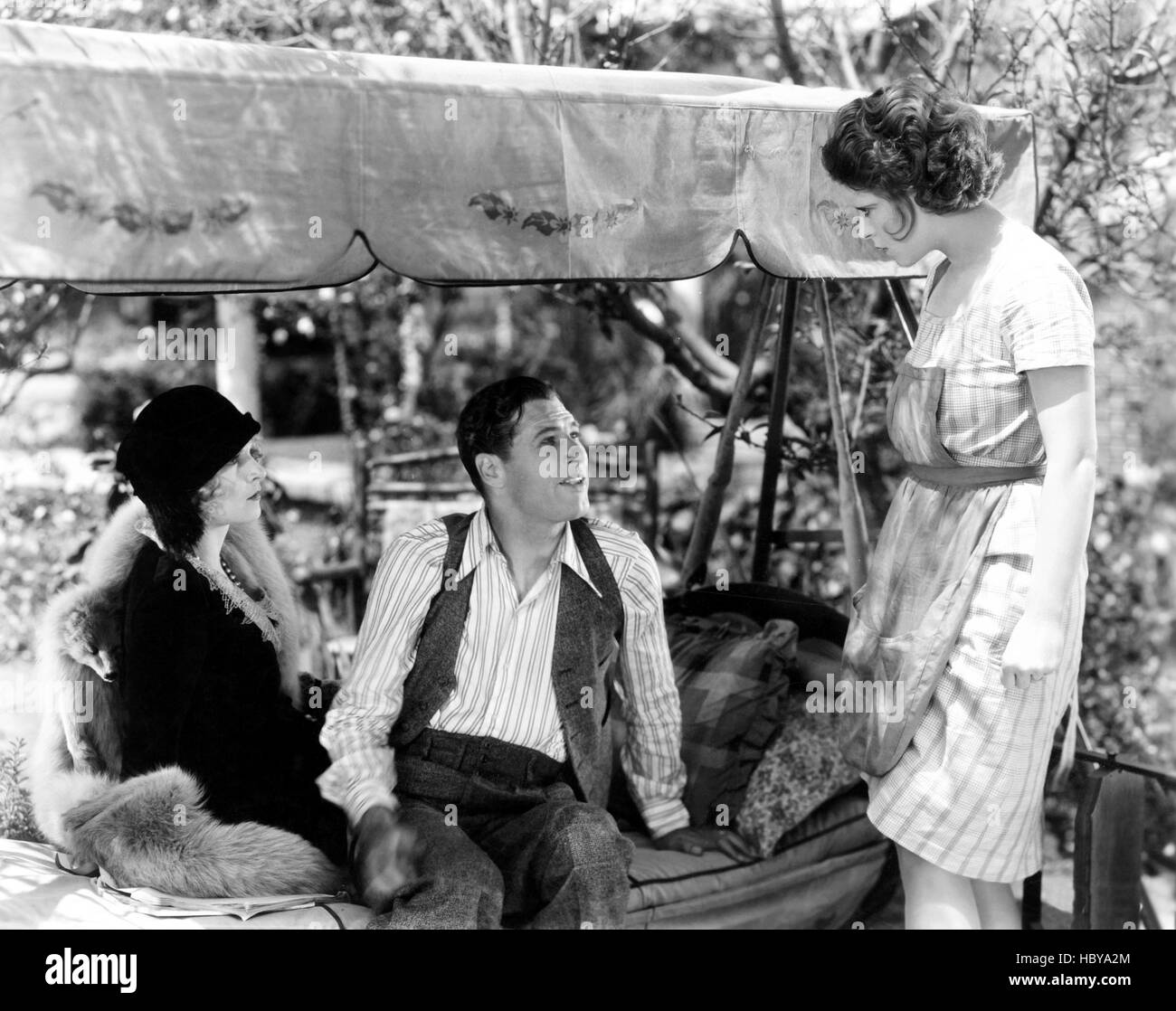 LADIES OF THE MOB, from left, Helen Lynch, Richard Arlen, Clara Bow ...