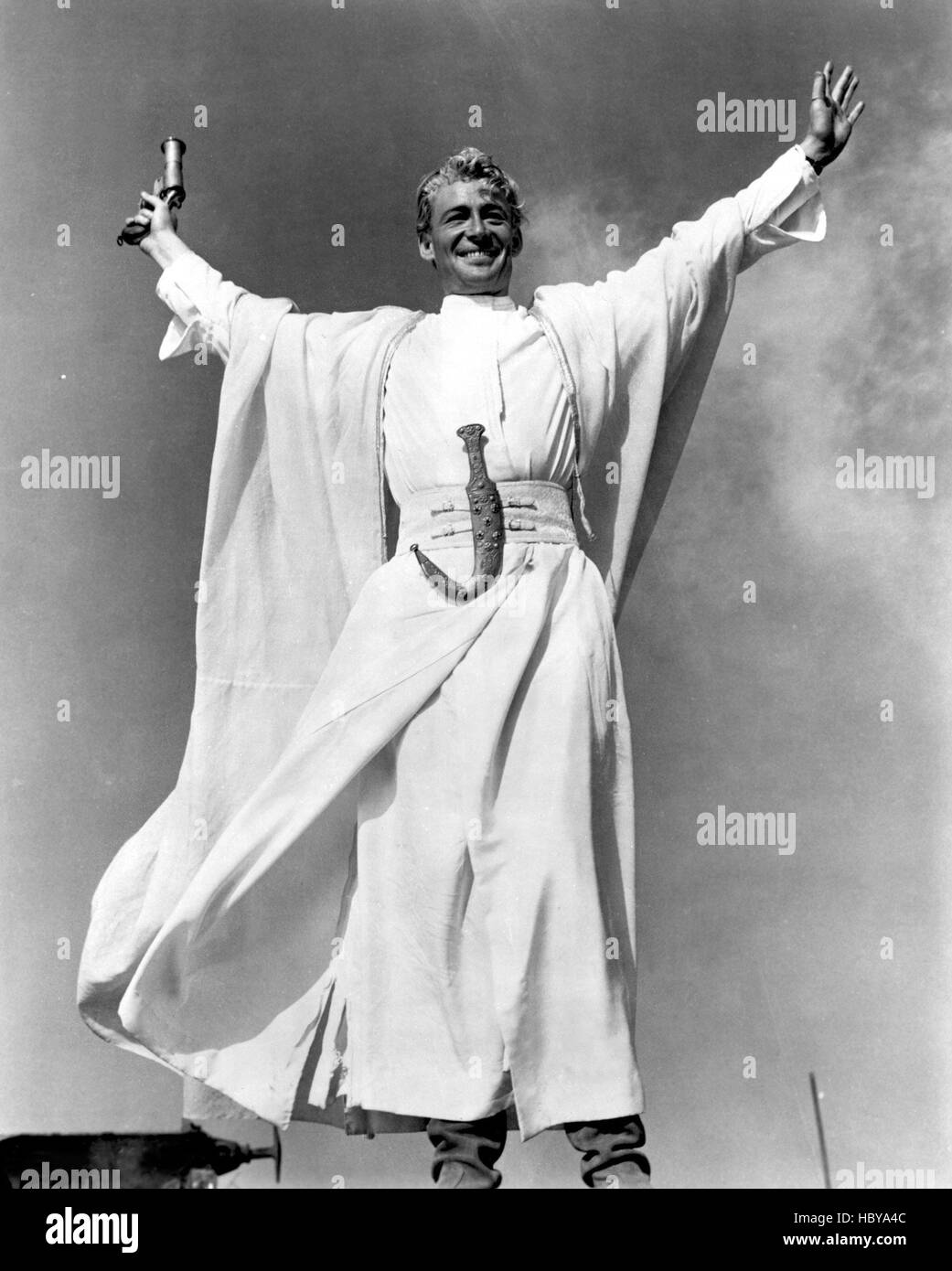 LAWRENCE OF ARABIA, Peter O'Toole, 1962, victory stance Stock Photo - Alamy