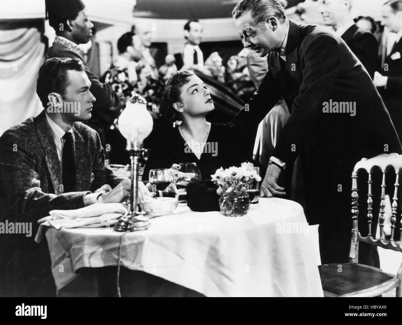 LE TRAQUE, (aka GUNMAN IN THE STREETS), from left: Robert Duke, Simone ...