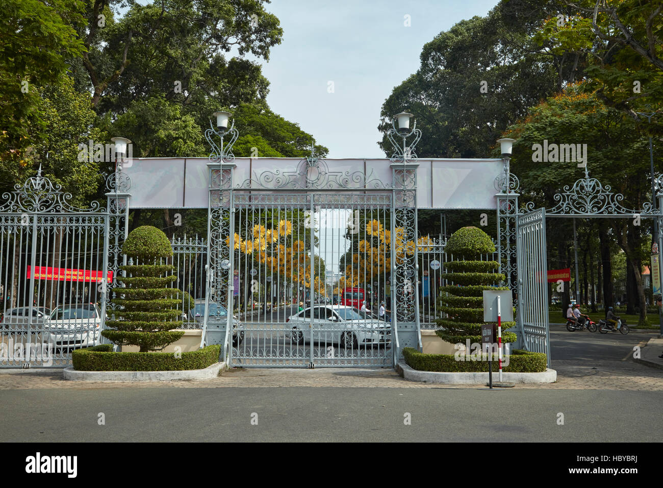Famous gate that a tank crashed through in 1975 in the fall of Saigon ...