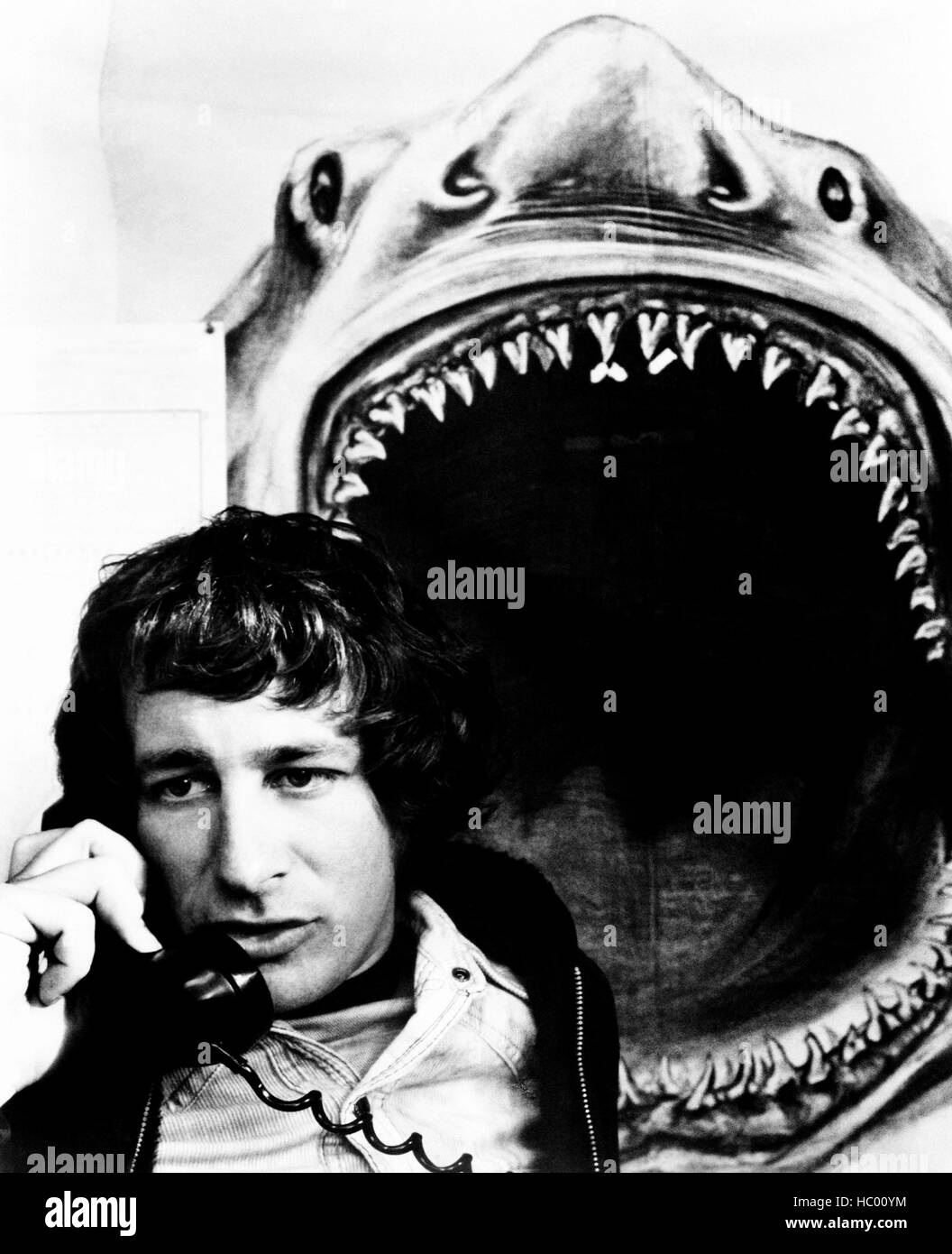 Steven spielberg on set jaws hi-res stock photography and images - Alamy