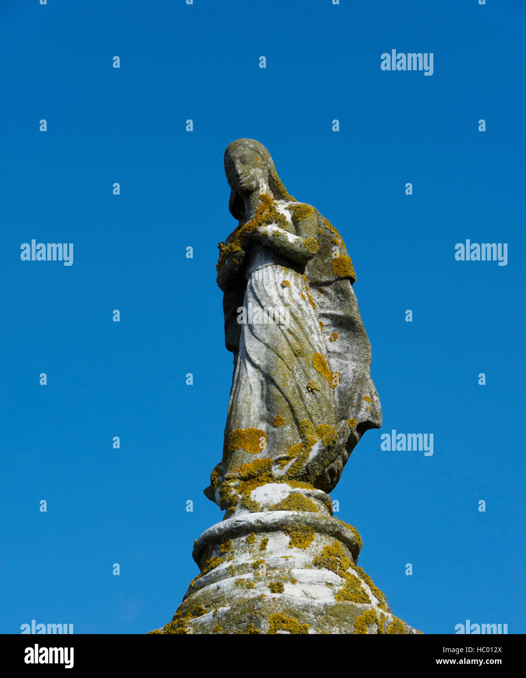 Statue of a saint hi-res stock photography and images - Alamy