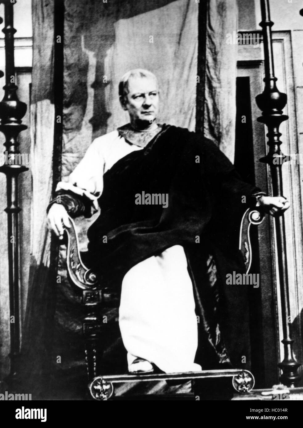 JULIUS CAESAR, John Gielgud, 1970 Stock Photo - Alamy