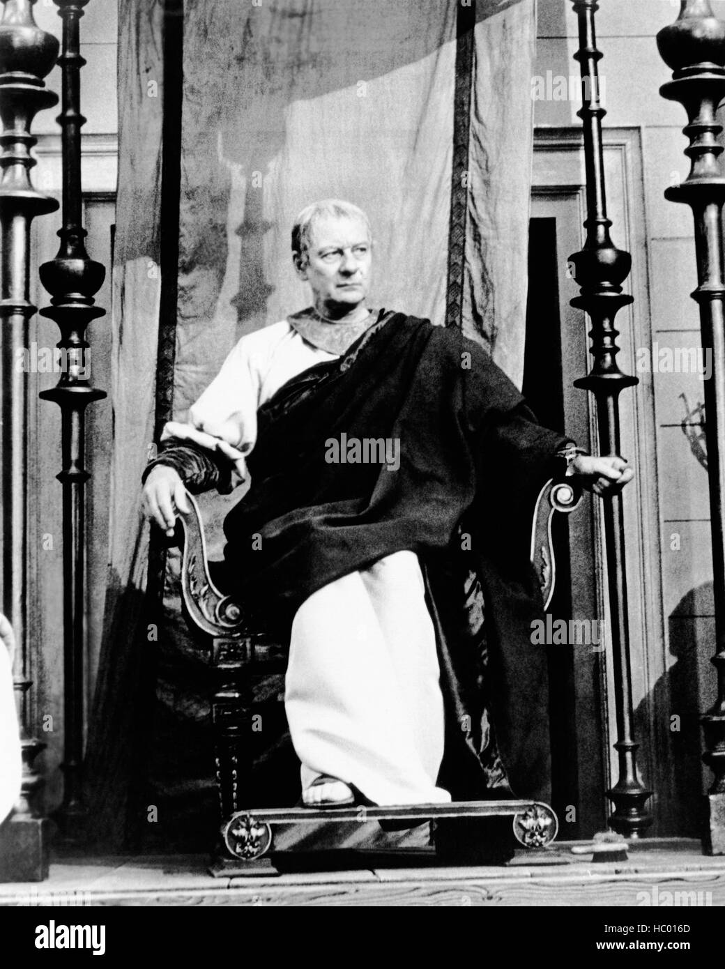 JULIUS CAESAR, John Gielgud, 1970 Stock Photo - Alamy