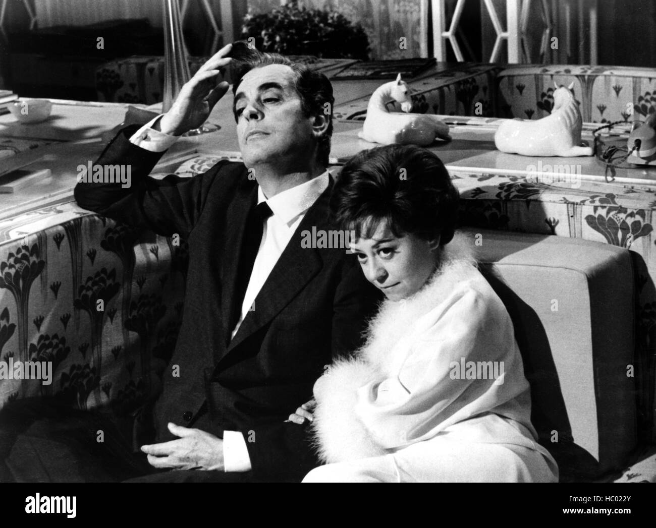 JULIET OF THE SPIRITS, (aka GIULIETTA DEGLI SPIRITI), Mario Pisu ...