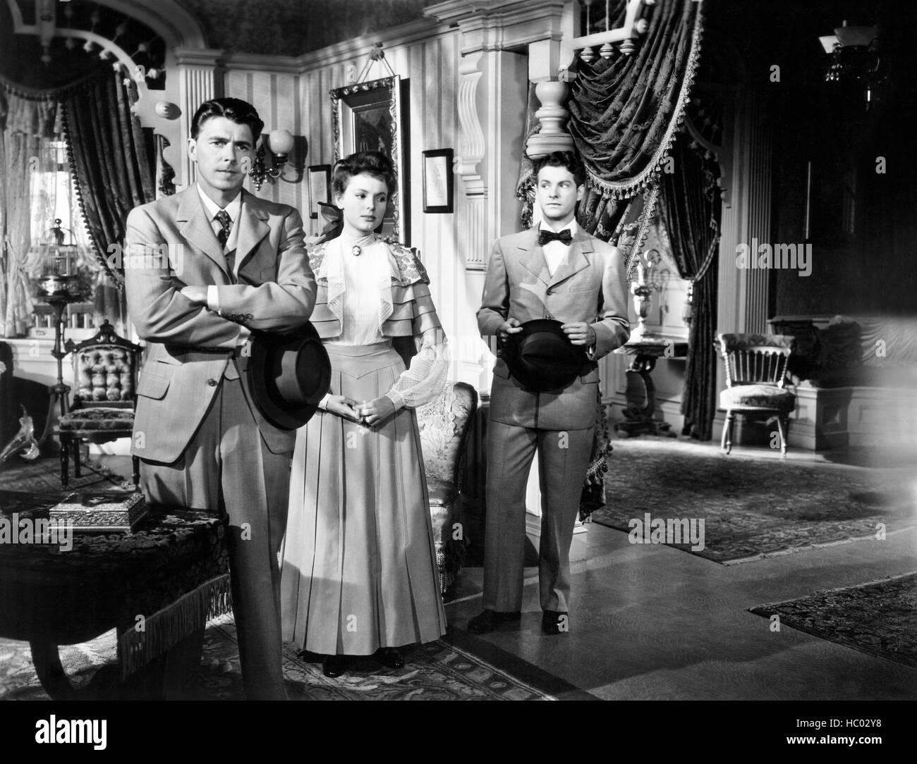 KINGS ROW, from left: Ronald Reagan, Nancy Coleman, Robert Cummings ...