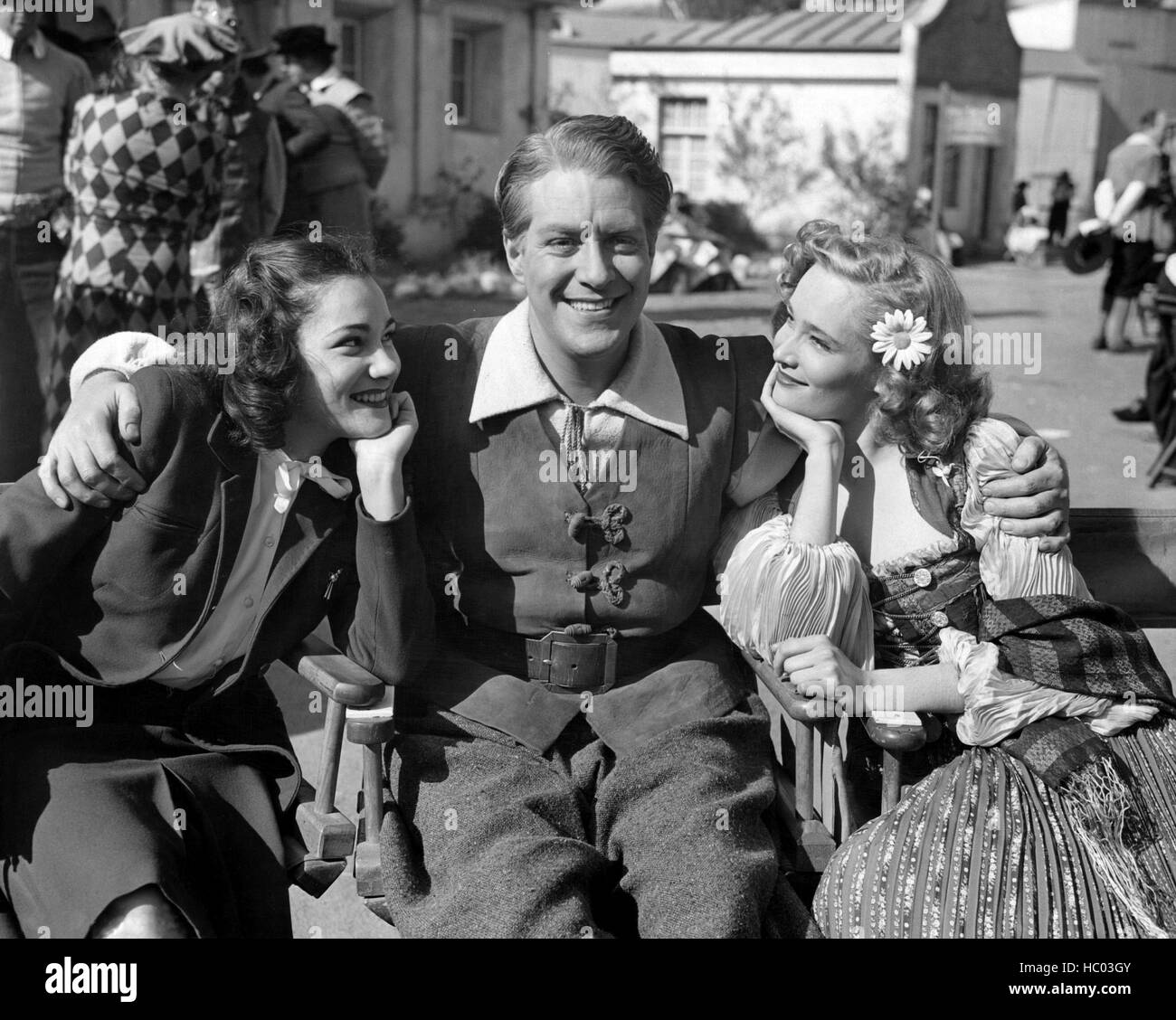 KNICKERBOCKER HOLIDAY, Doris Dowling (left) visits Nelson Eddy and her ...