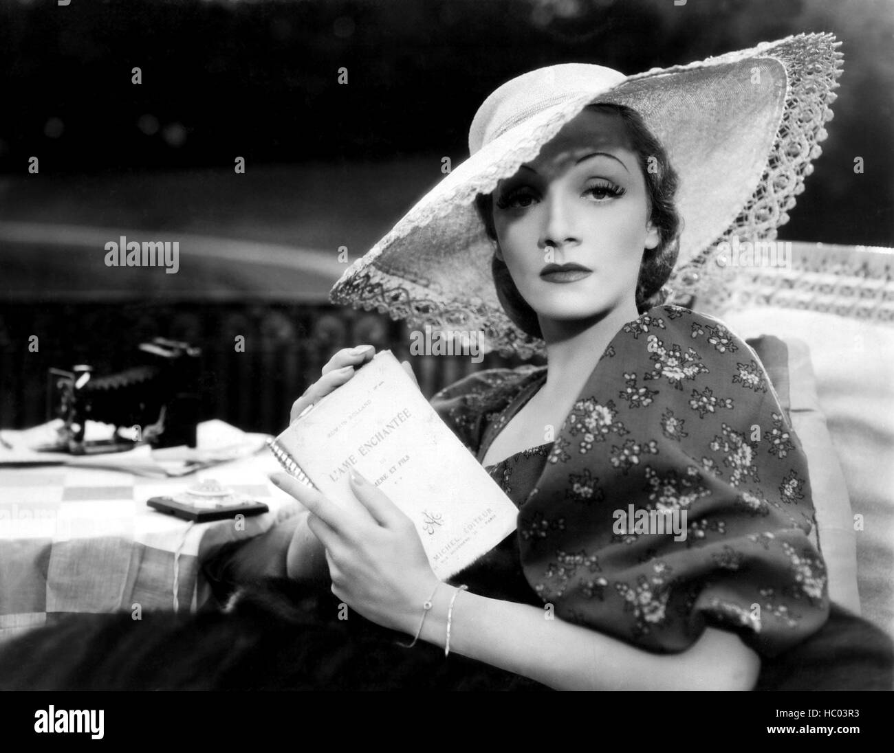 KNIGHT WITHOUT ARMOUR, Marlene Dietrich, 1937 Stock Photo - Alamy