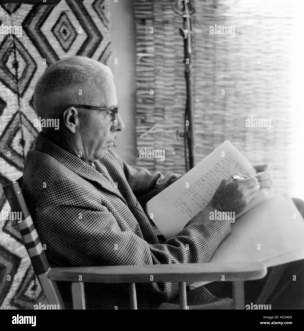 LAND OF THE PHARAOHS, director Howard Hawks, on set, 1955 Stock Photo ...