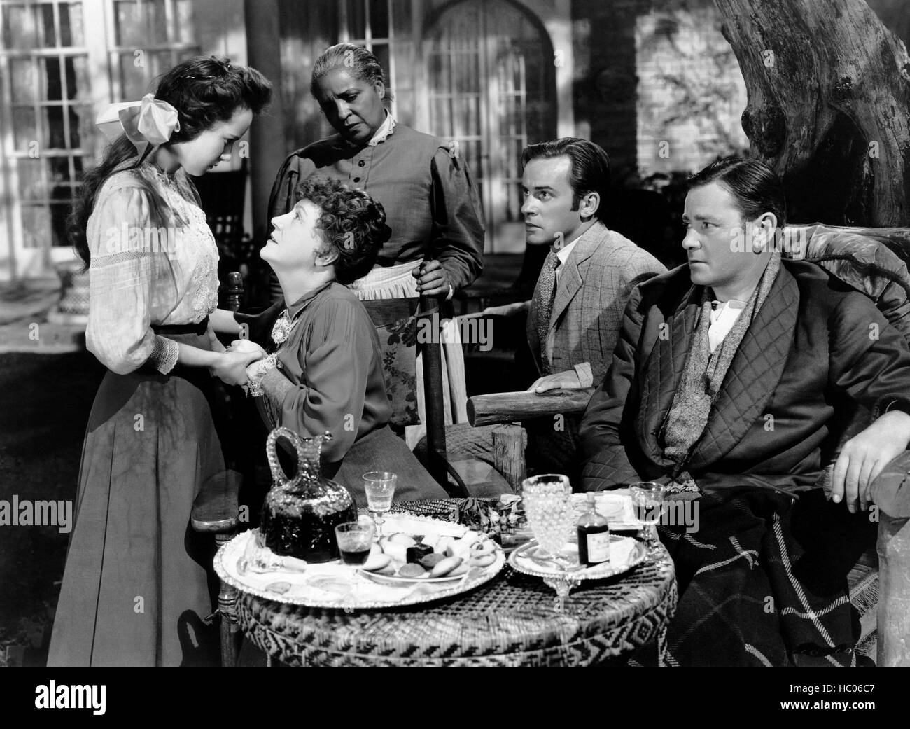 THE LITTLE FOXES, from left, Teresa Wright, Patricia Collinge, Jessica ...