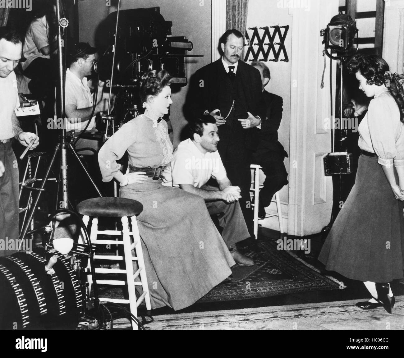 THE LITTLE FOXES, from left, Bette Davis, director William Wyler, Carl ...