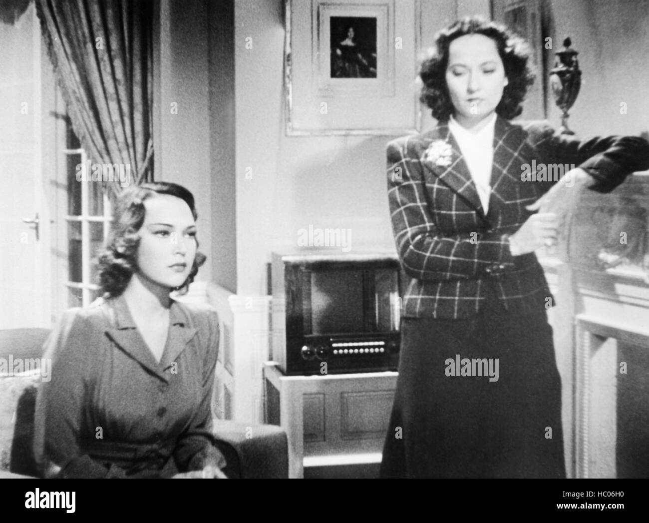 THE FOUR FEATHERS, from left: June Duprez, Merle Oberon, 1939 Stock ...