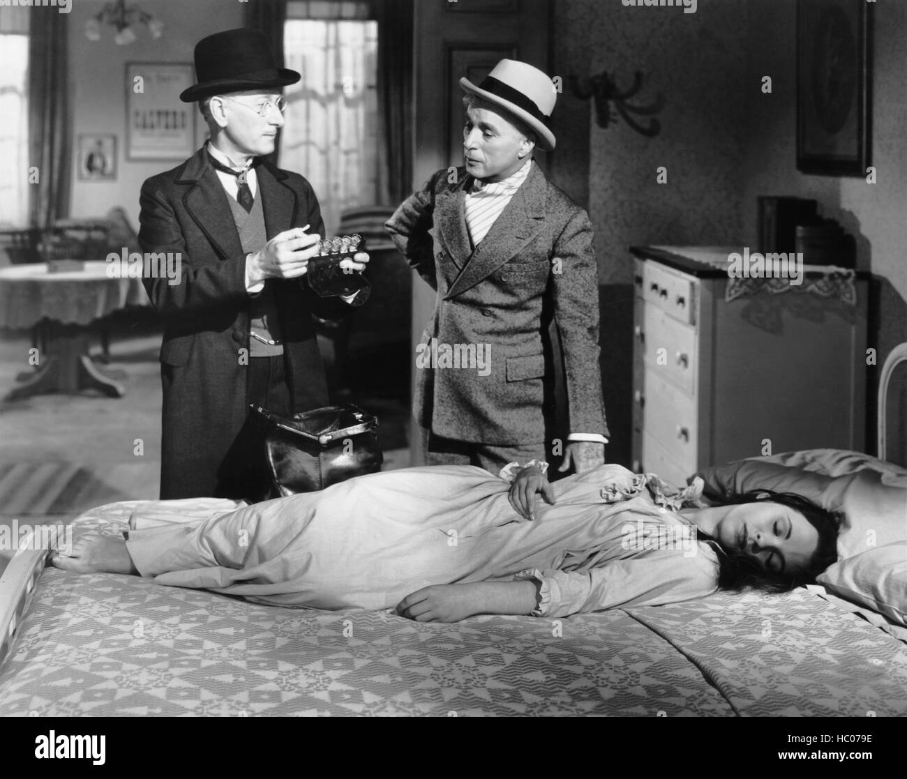 LIMELIGHT, from left, Wheeler Dryden, Charlie Chaplin, Claire Bloom ...